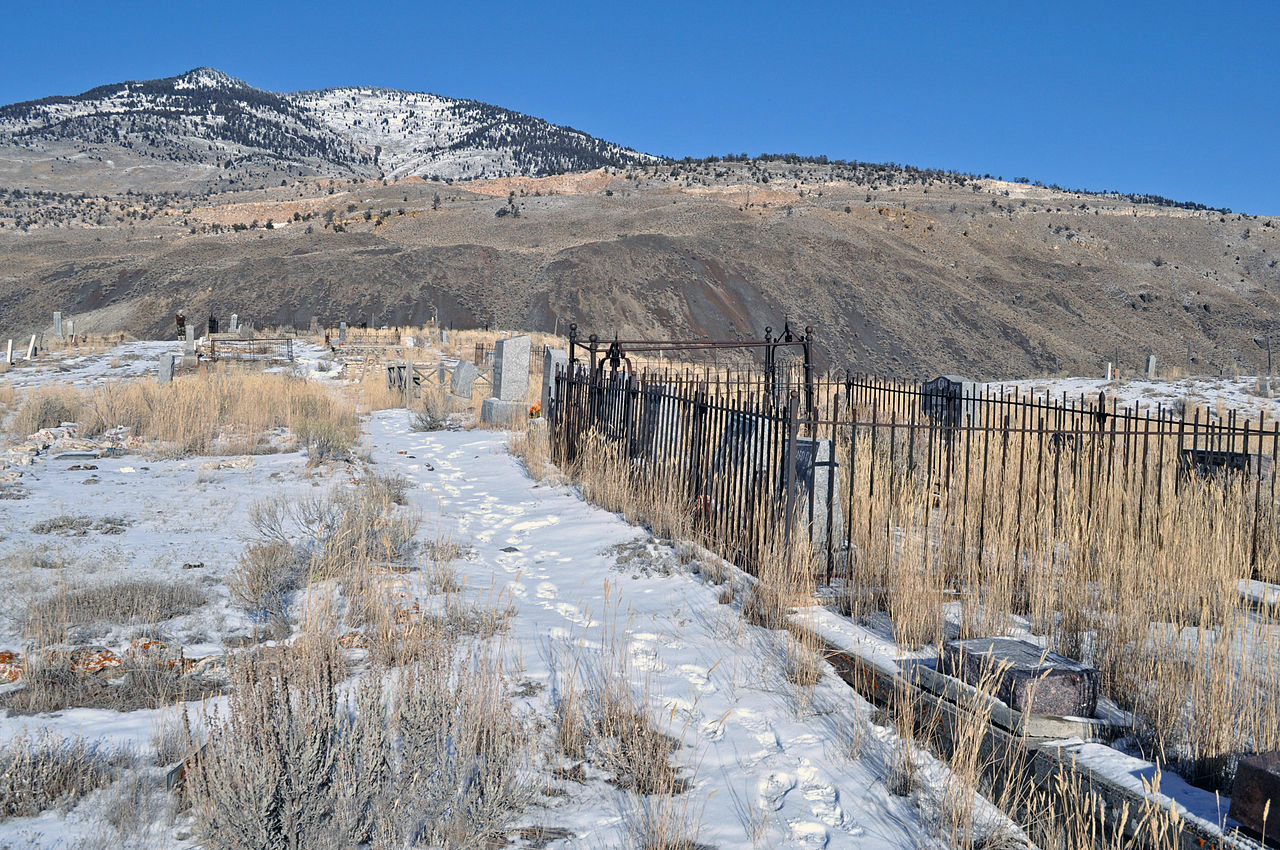 Tinkers Cemetary - Gardiner Montana