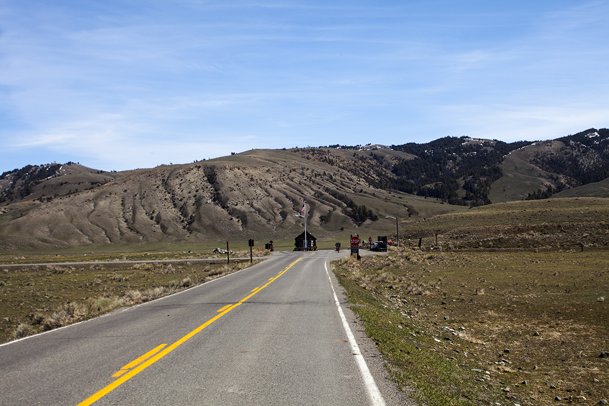 Yellowstone National Park North Entrance ~ Yellowstone Up Close and ...